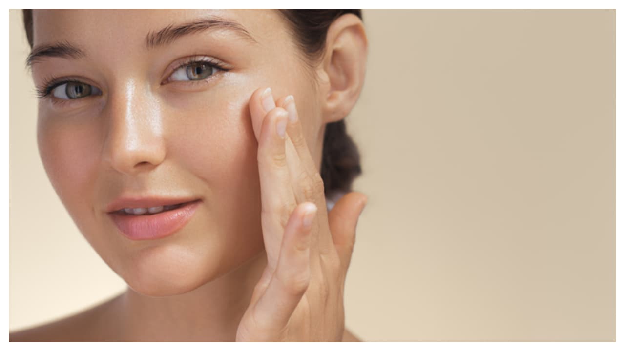 Want glowing skin? Follow these 5 simple nighttime habits before bed