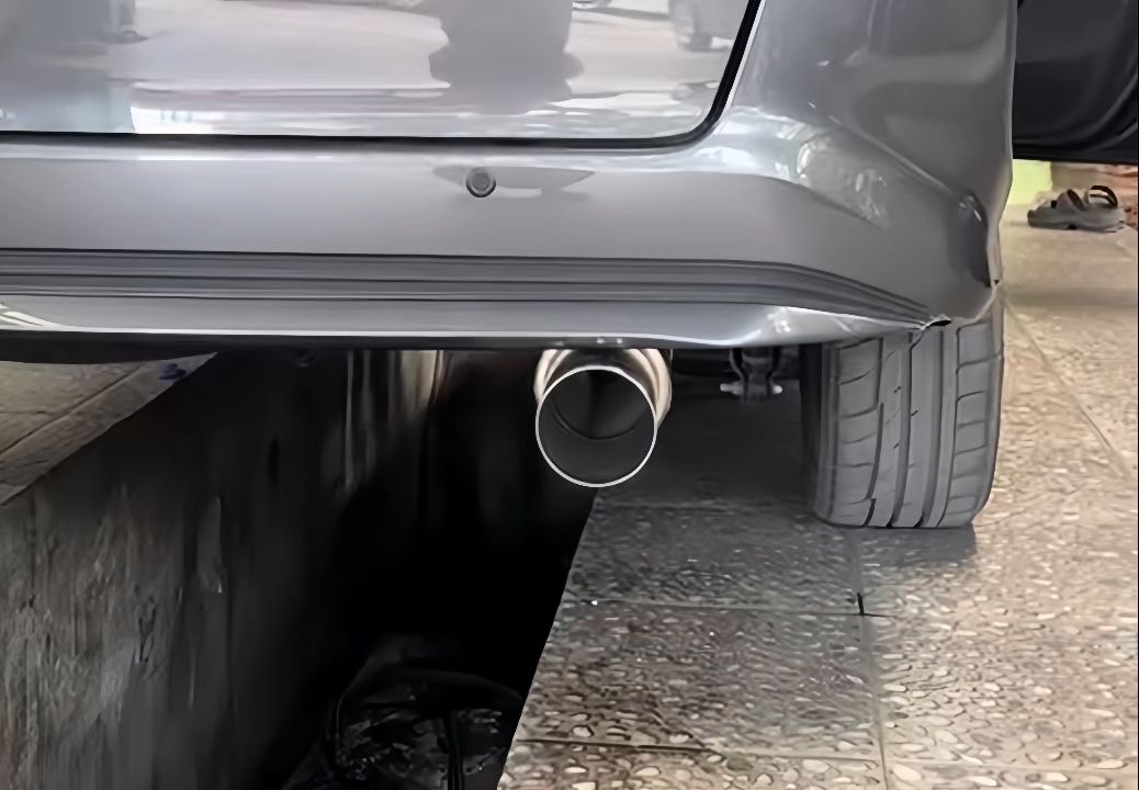 Jangan heran mobil digeber keluar asap hitam, semua karena hal ini