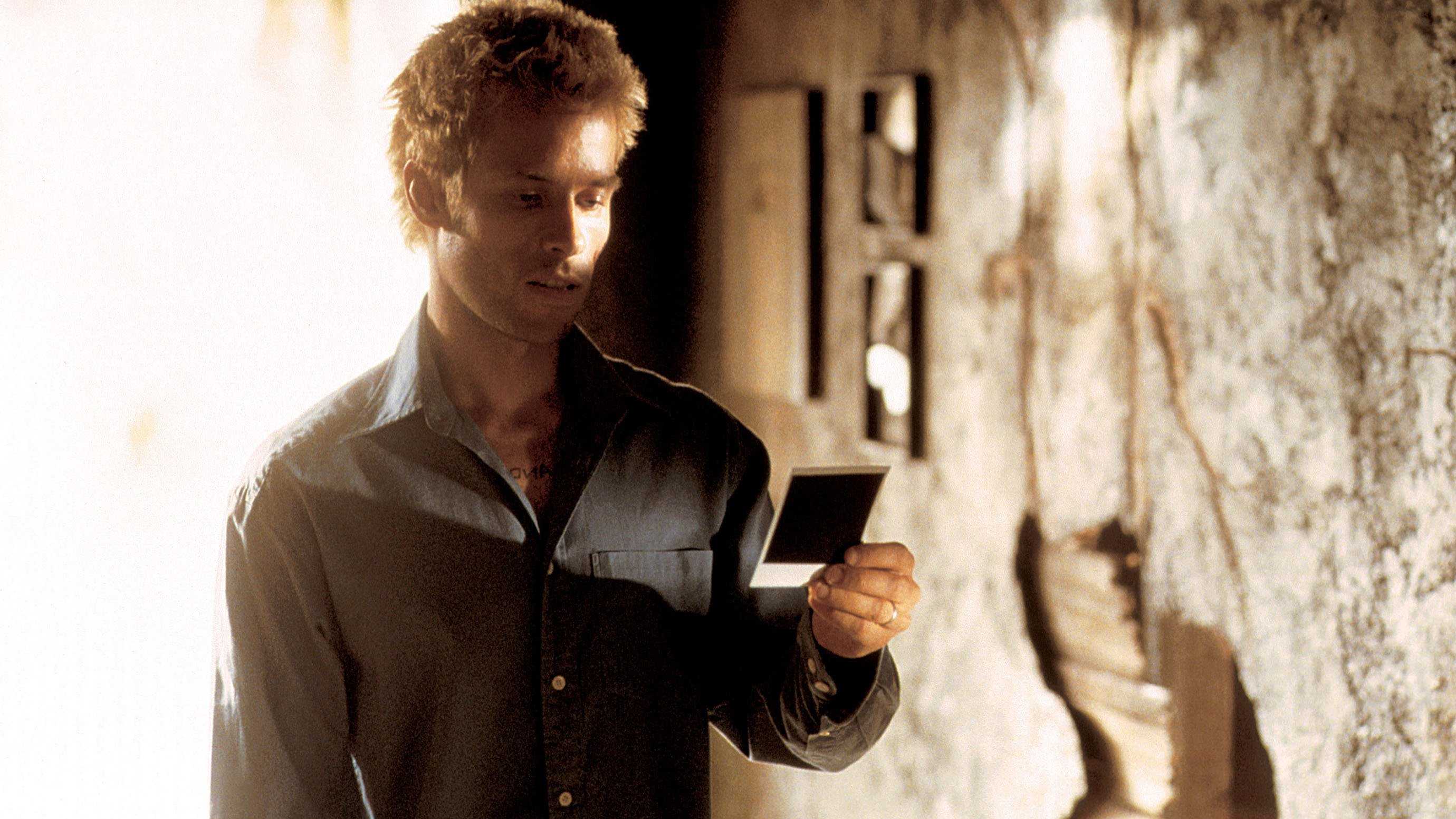 Watch Christopher Nolan's Memento on HBO Max now while you still can