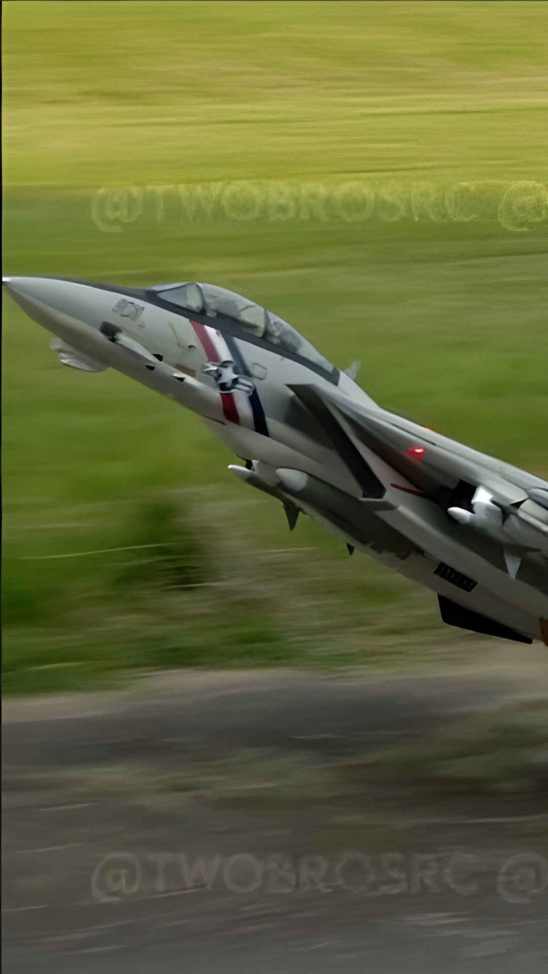Incredible F-14D Super Tomcat maneuver captured up close