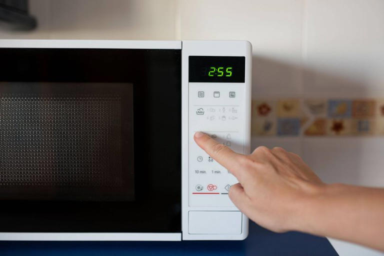 Victoria Beckham says her 'terrible cook' mum used the oven as a filing ...
