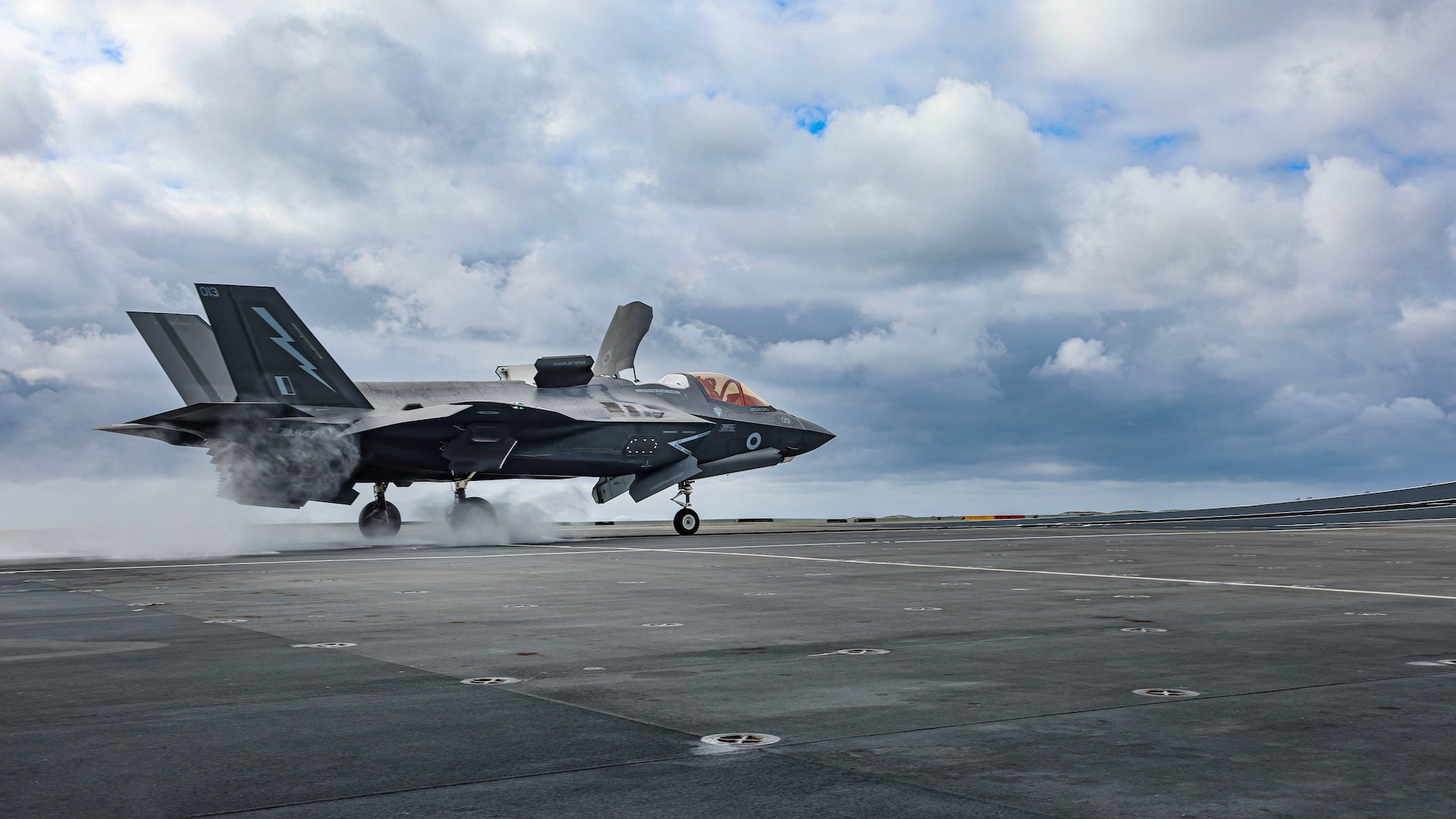 „Dammbrecher“ landen lautlos auf Zypern – ihre F-35 jagen direkt ...