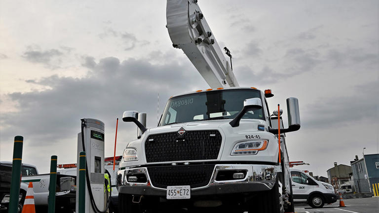 BGE crews work to restore power after high winds cause outages in Maryland