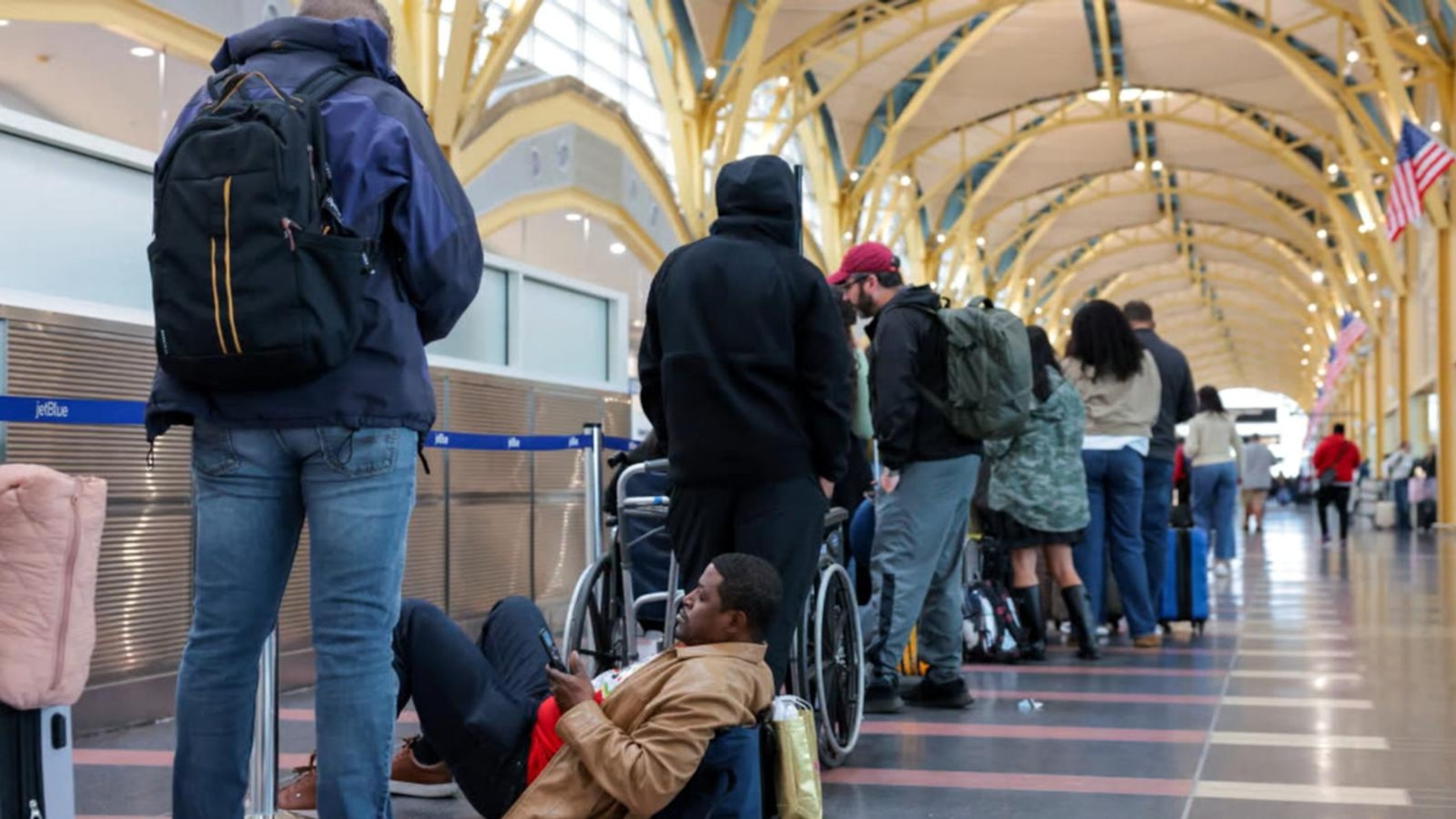 Record wind gusts, TSA shortages disrupt travel