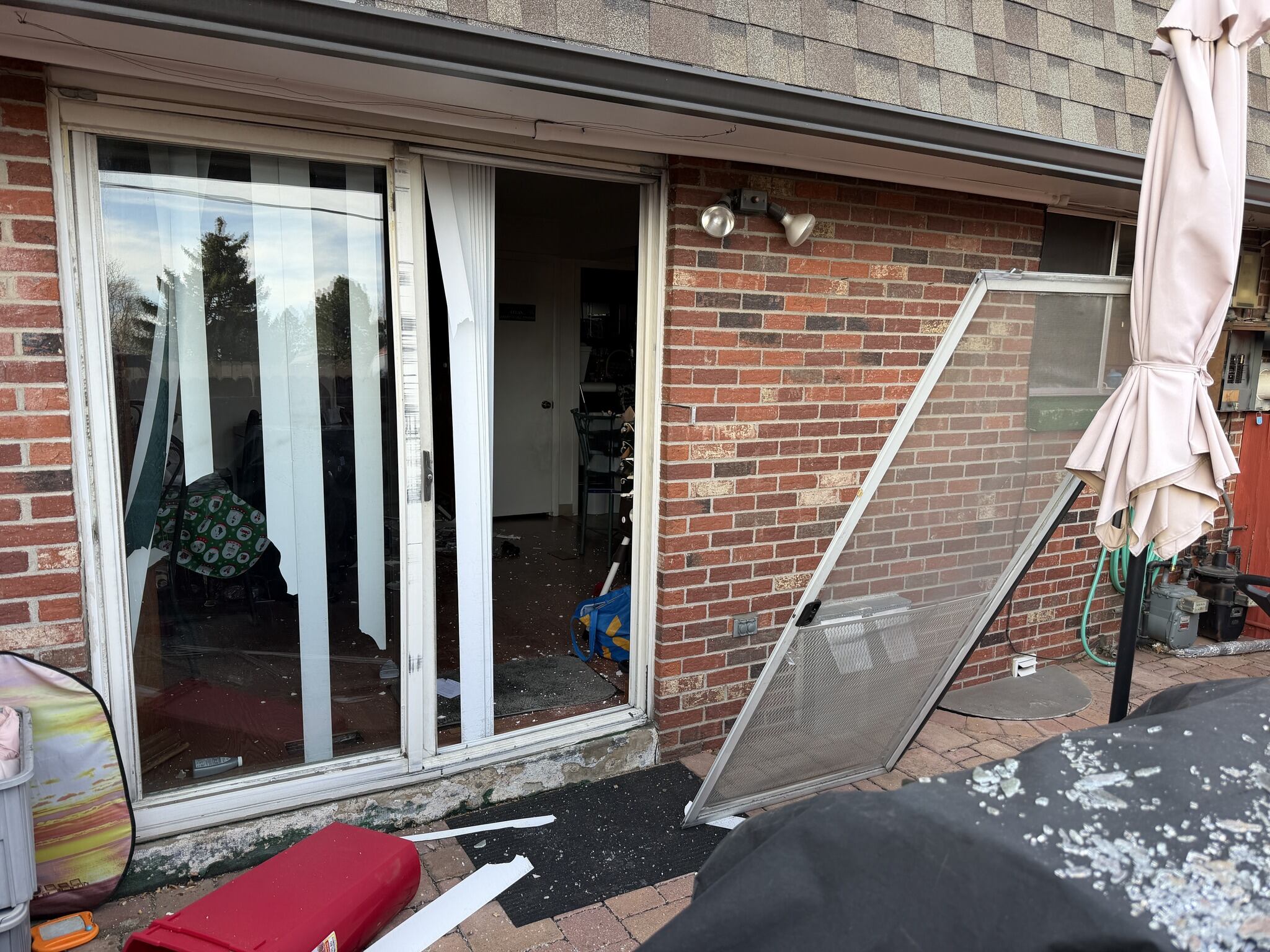 Explosion in Lakewood apartment lifts roof, blows out patio door