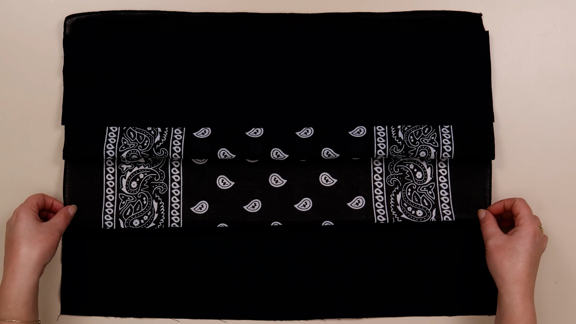 Craft a stylish scarf bag with this fun DIY