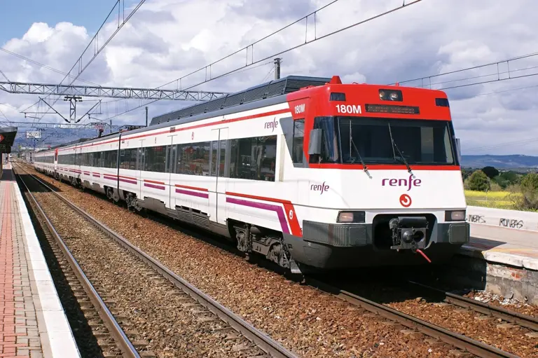 Renfe justifica su empresa de autobuses con las obras de Adif