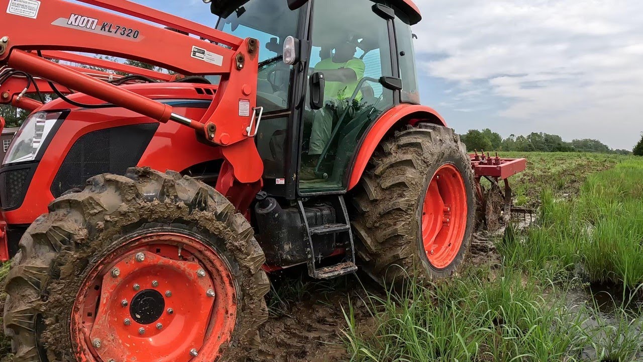 How to disc a wet clay field like a pro: What happens when you try this ...
