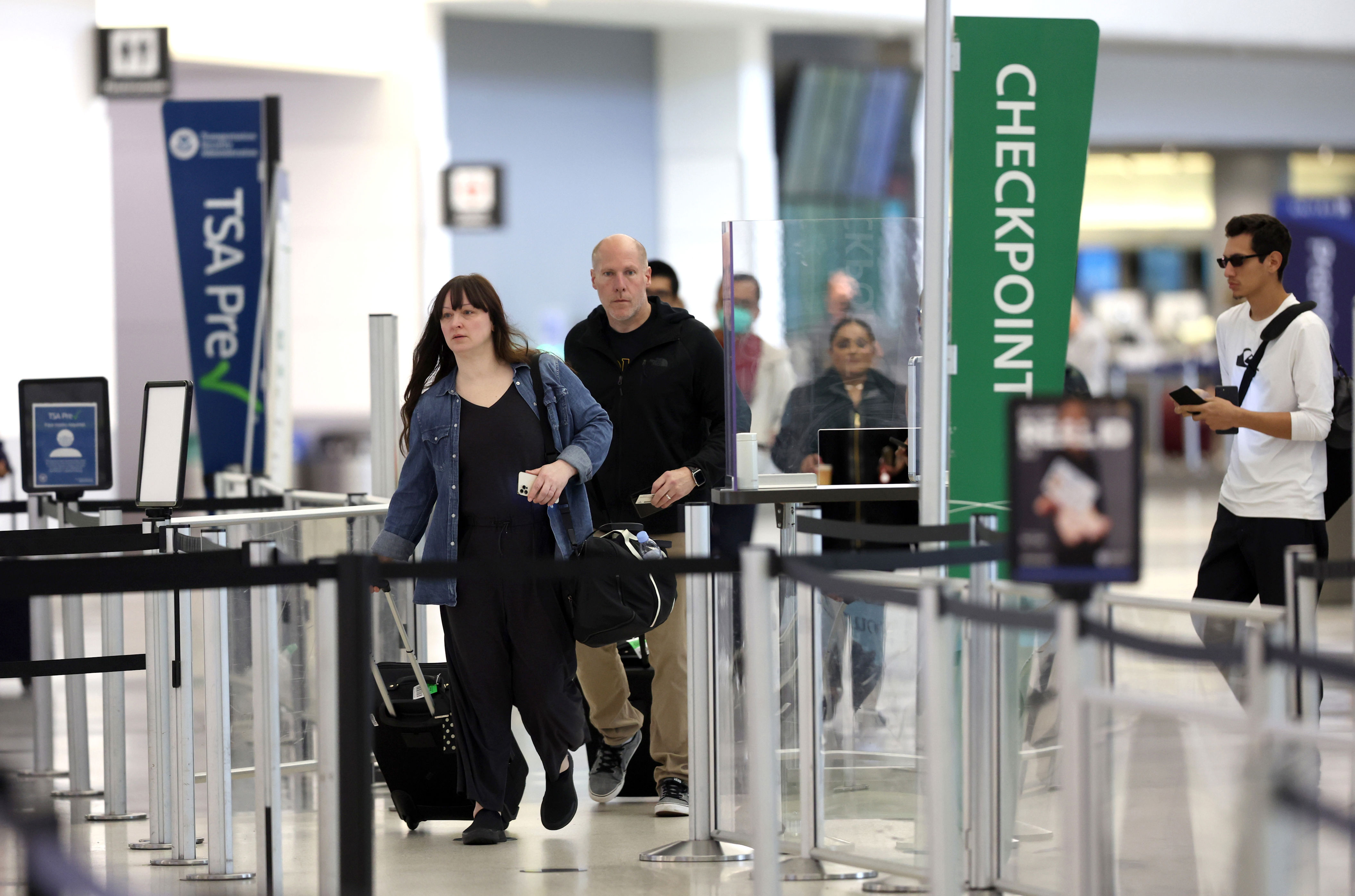 Map shows airports without longer TSA wait times because of shutdown