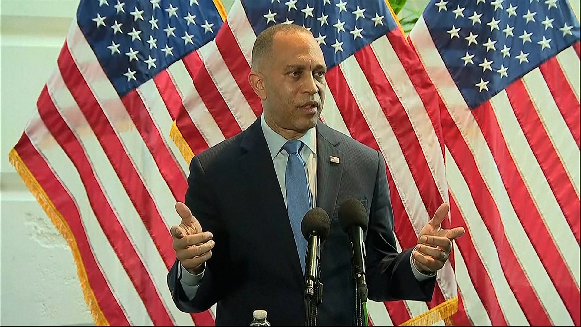 Jeffries slams Trump as president seeks help opening Strait of Hormuz