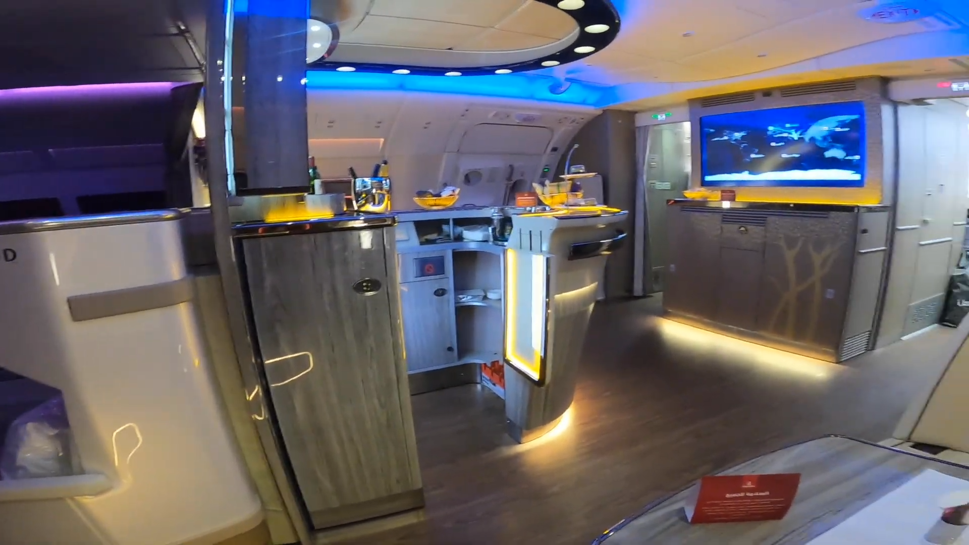 He took an Emirates A380 business class flight - then he saw the lounge