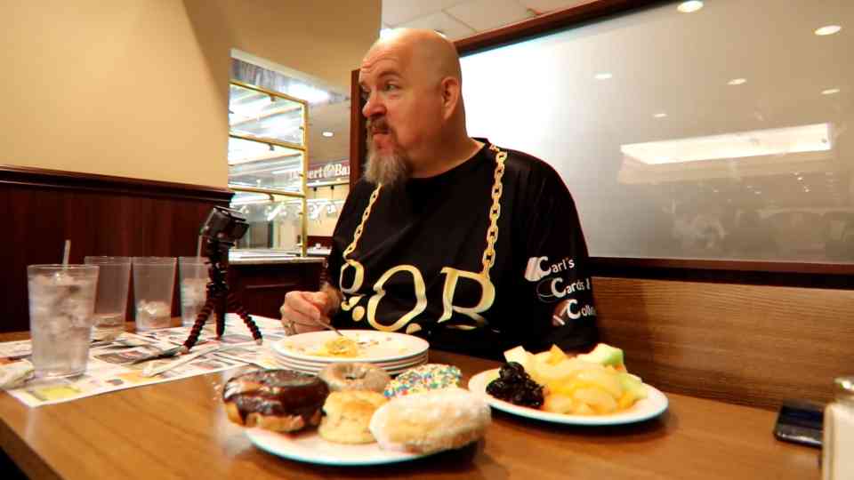 The 13-pound buffet attempt with random food picks