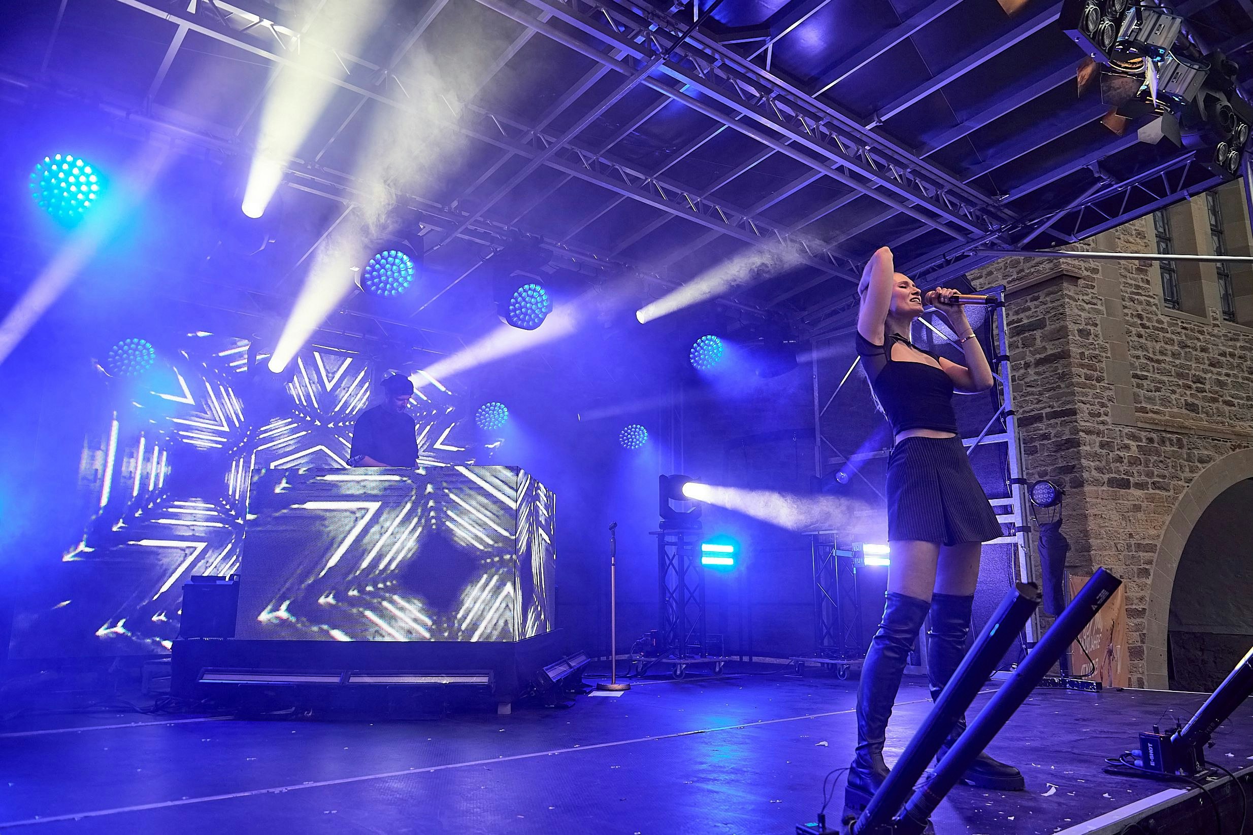 Ihr Hit war „Geiles Leben“: „Glasperlenspiel“ sind Top-Act bei ...