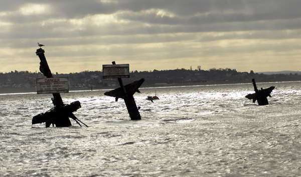‘Doomsday wreck’ that could trigger Thames tsunami has exclusion zone ...