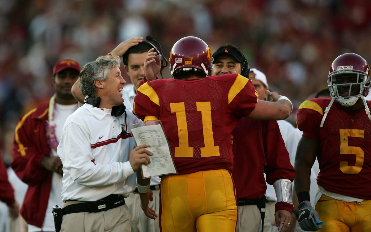 College football fans praising Matt Leinart for retired jersey move