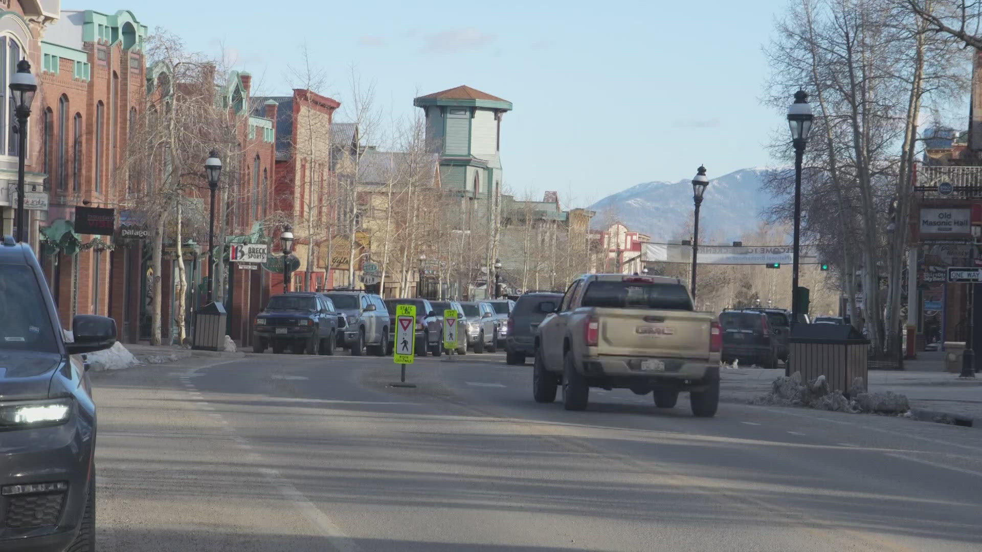 Slow march for Colorado ski towns as snow stays sparse