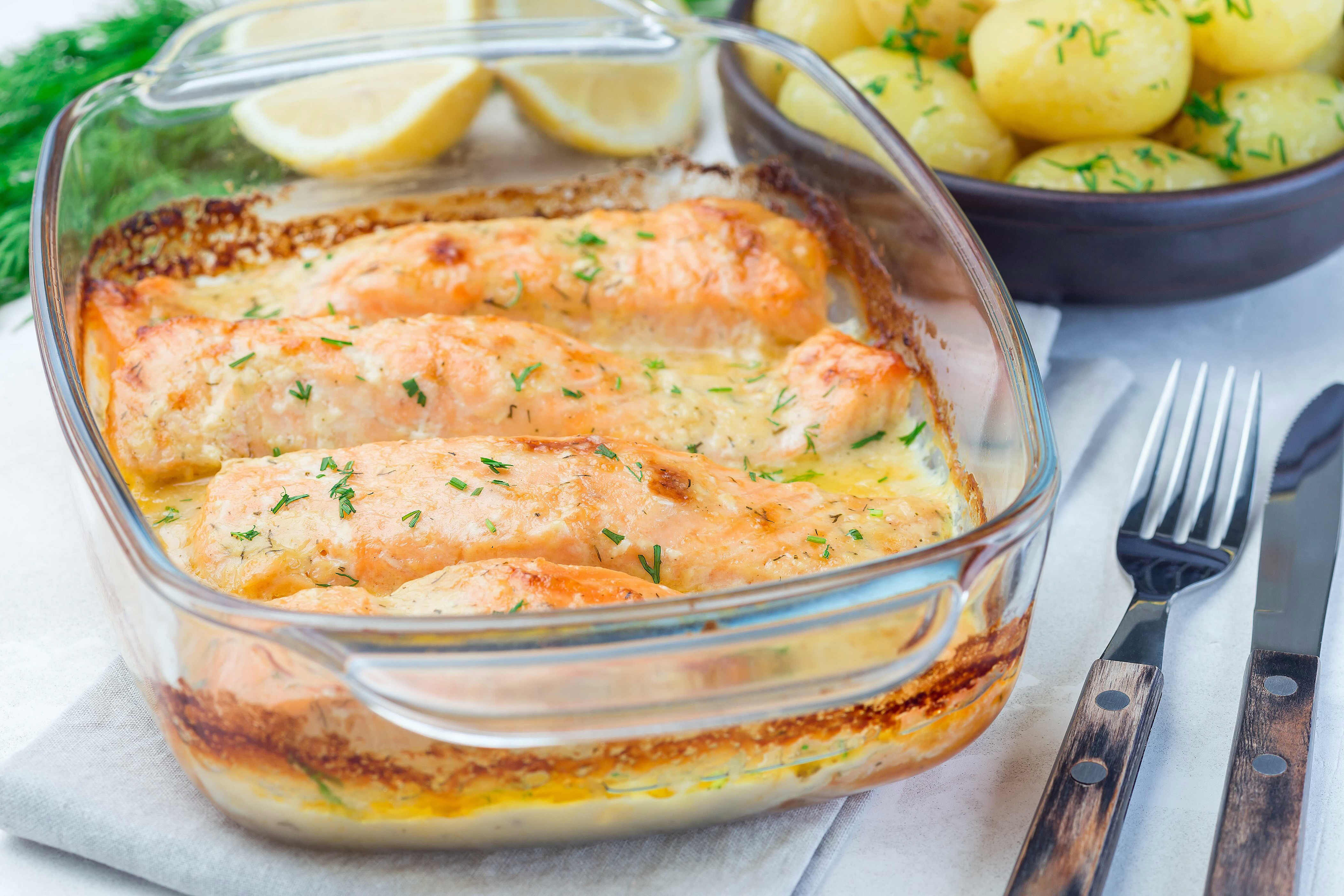 Boterzacht en razendsnel: zo maak je de lekkerste zalmfilet in de oven
