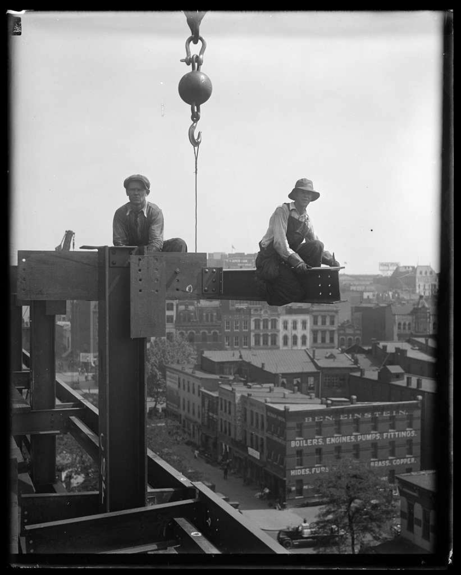 20 vintage photos of jobs that look incredibly dangerous by today’s ...