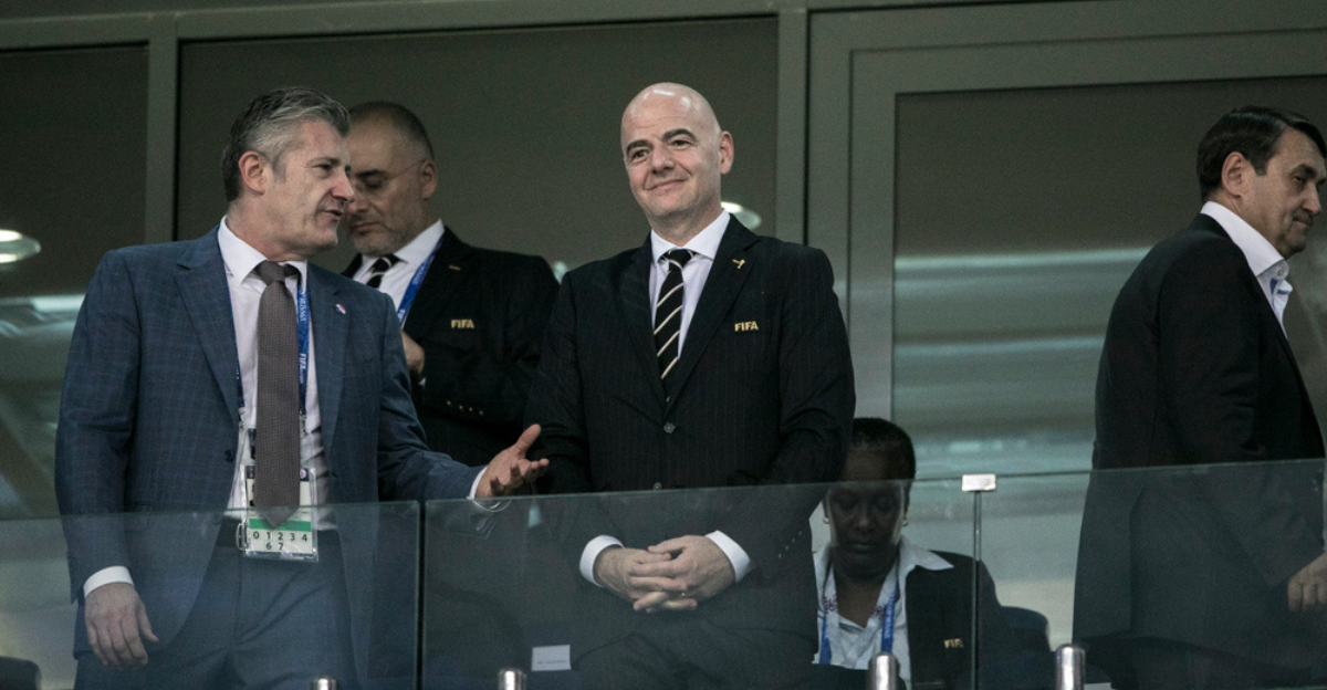 La FIFA absuelve al VAR Shaun Evans tras la controversia por el gesto ...
