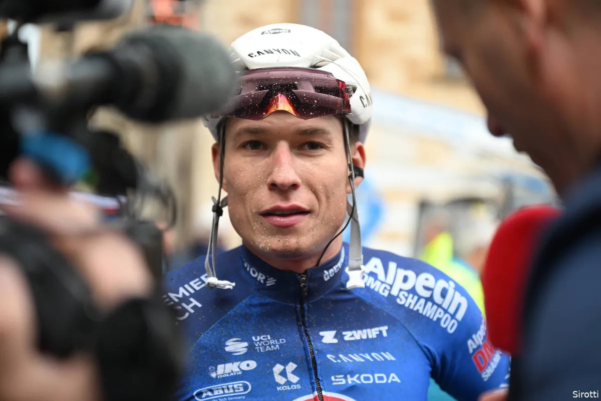 Jasper Philipsen pakt zege in door grote val ontsierde Copenhagen ...