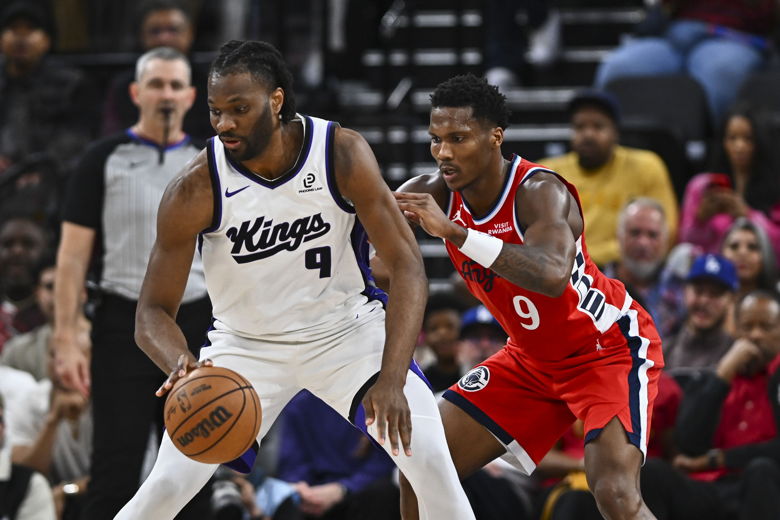 Watch: Kings player hilariously gets back at a ref after traveling call
