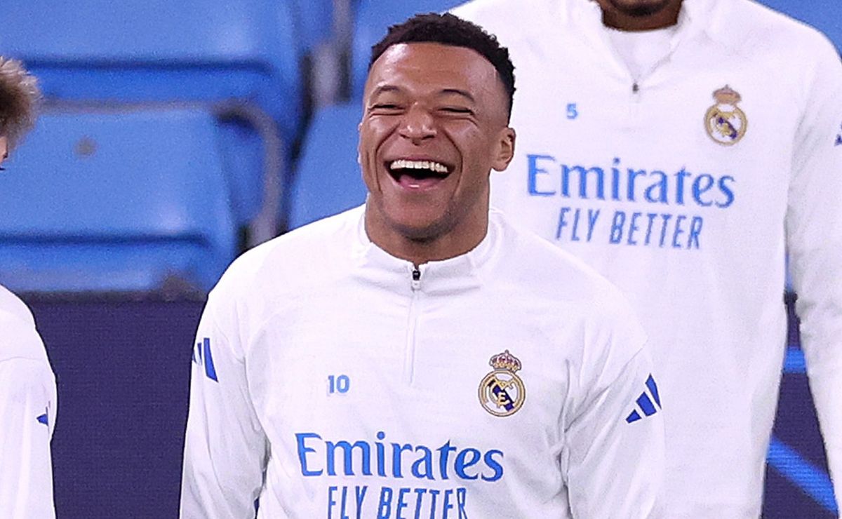 Is Kylian Mbappe playing today? Confirmed lineups for Manchester City ...