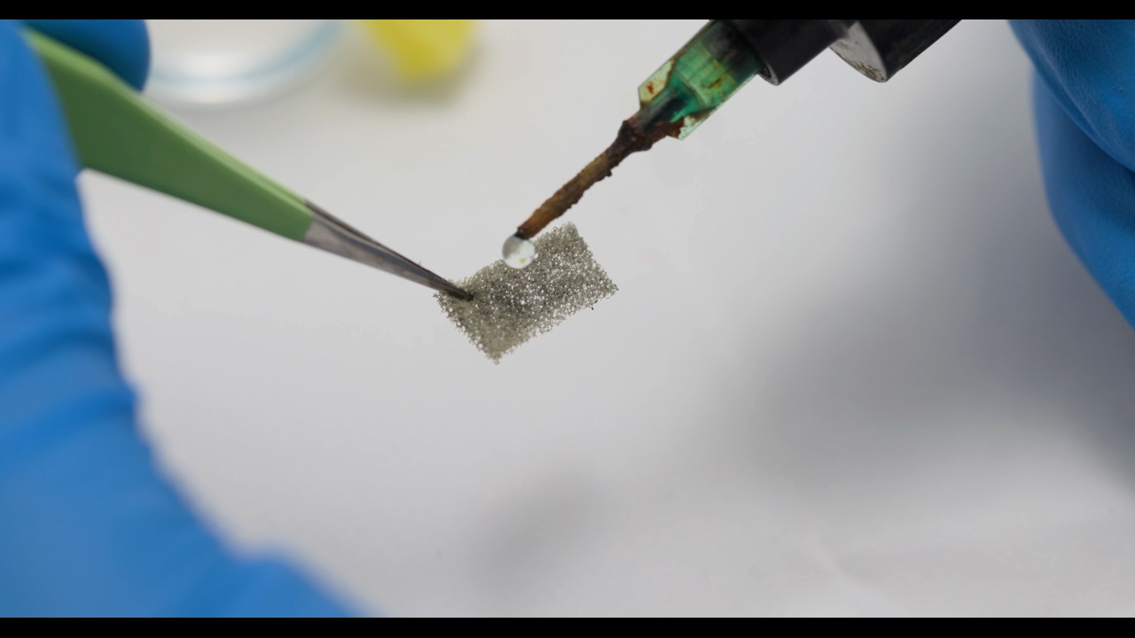 Raw video: ‘Sea creature’ minibot hoovers up oil spills