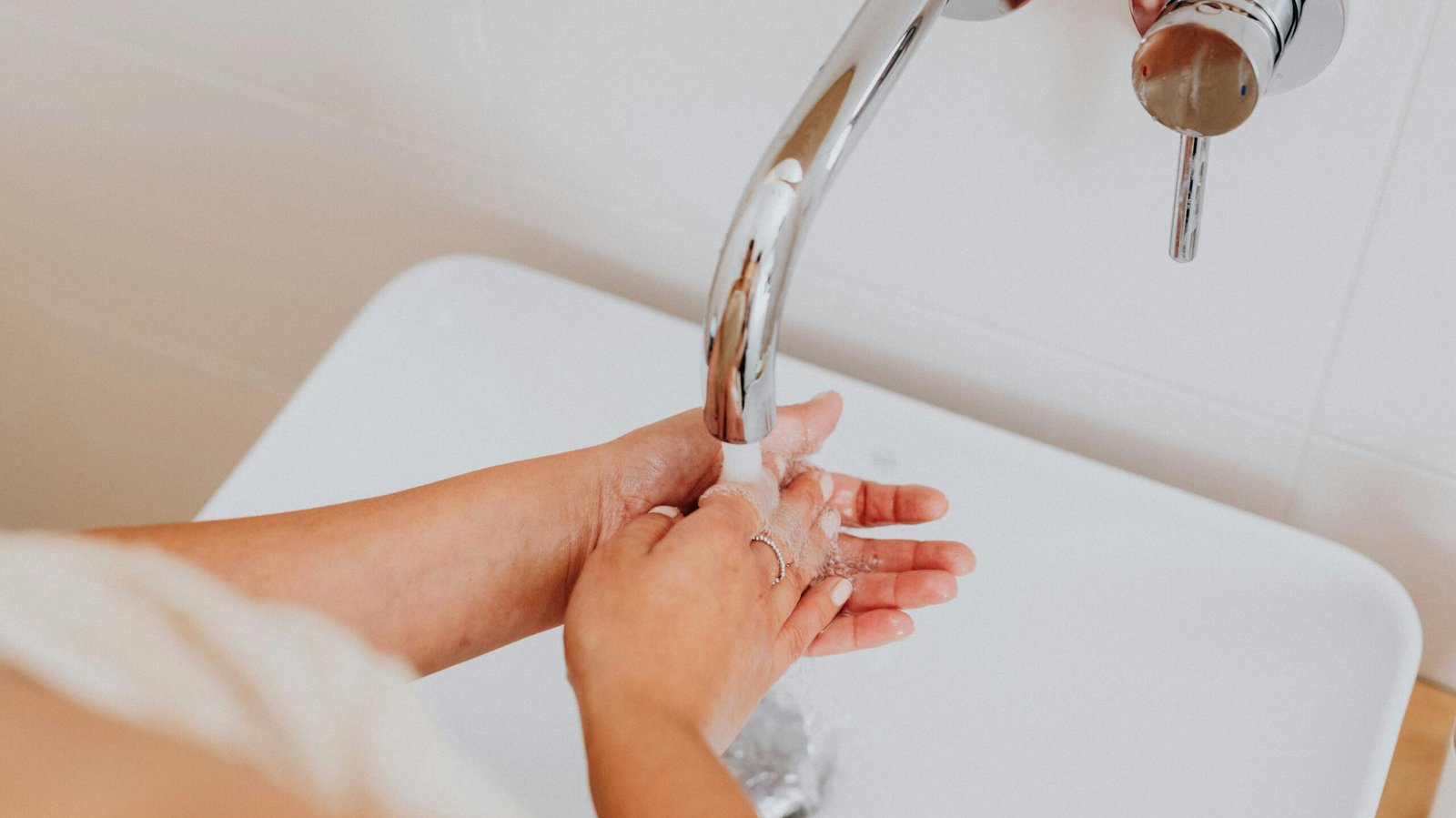 How to wash your face properly