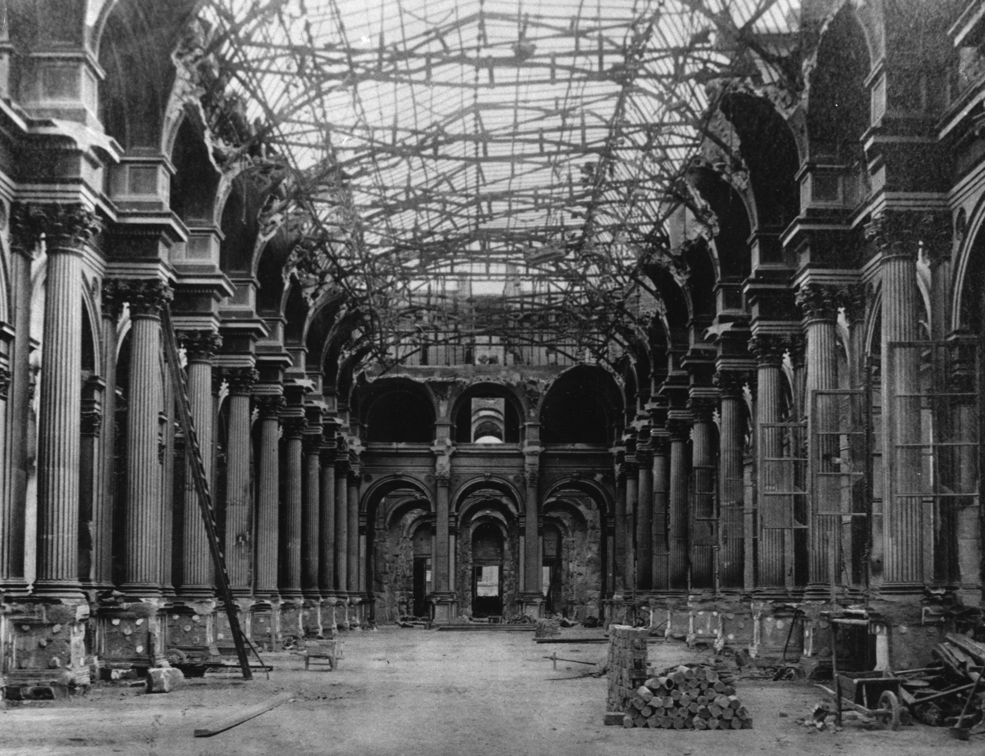 Mere end kunst: Louvre i det moderne samfund