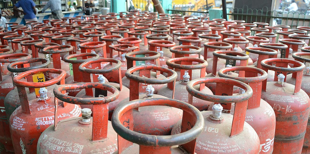 LPG distributors demand increase in supplies to clear backlog in Punjab ...