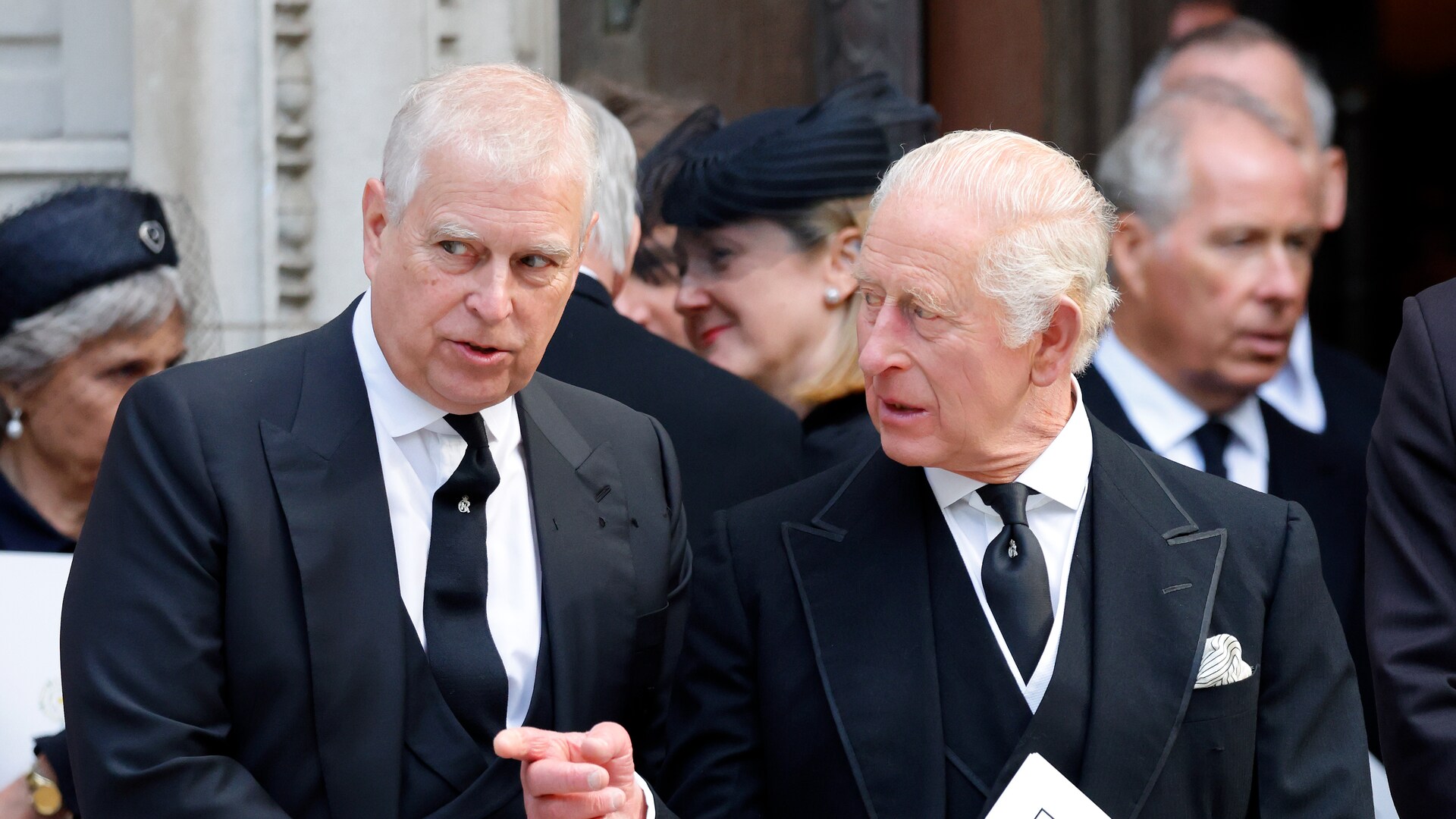 Will König Charles Skandal-Bruder Andrew das Leben leichter machen?