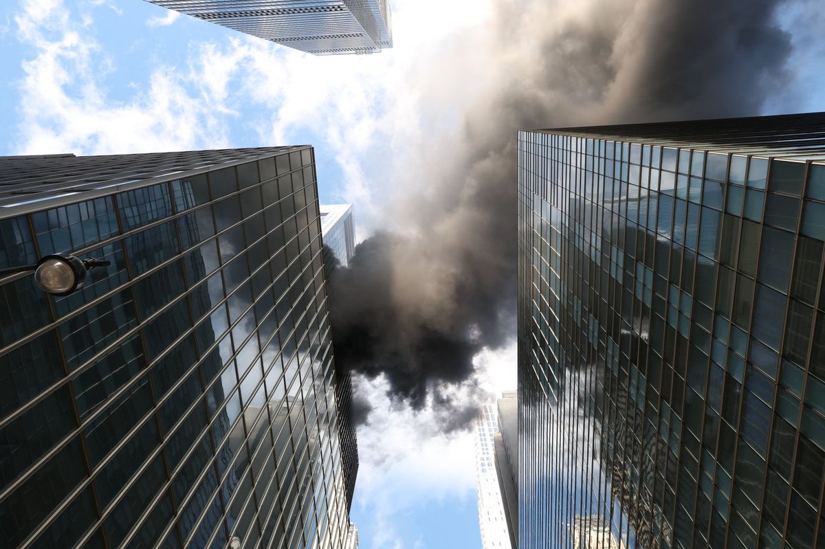 Fire crews rush to NYC high-rise after fire breaks out on roof