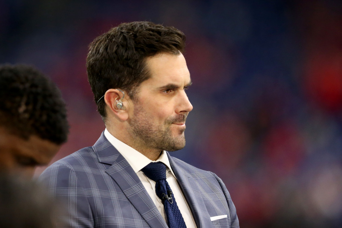 College football fans praising Matt Leinart for retired jersey move