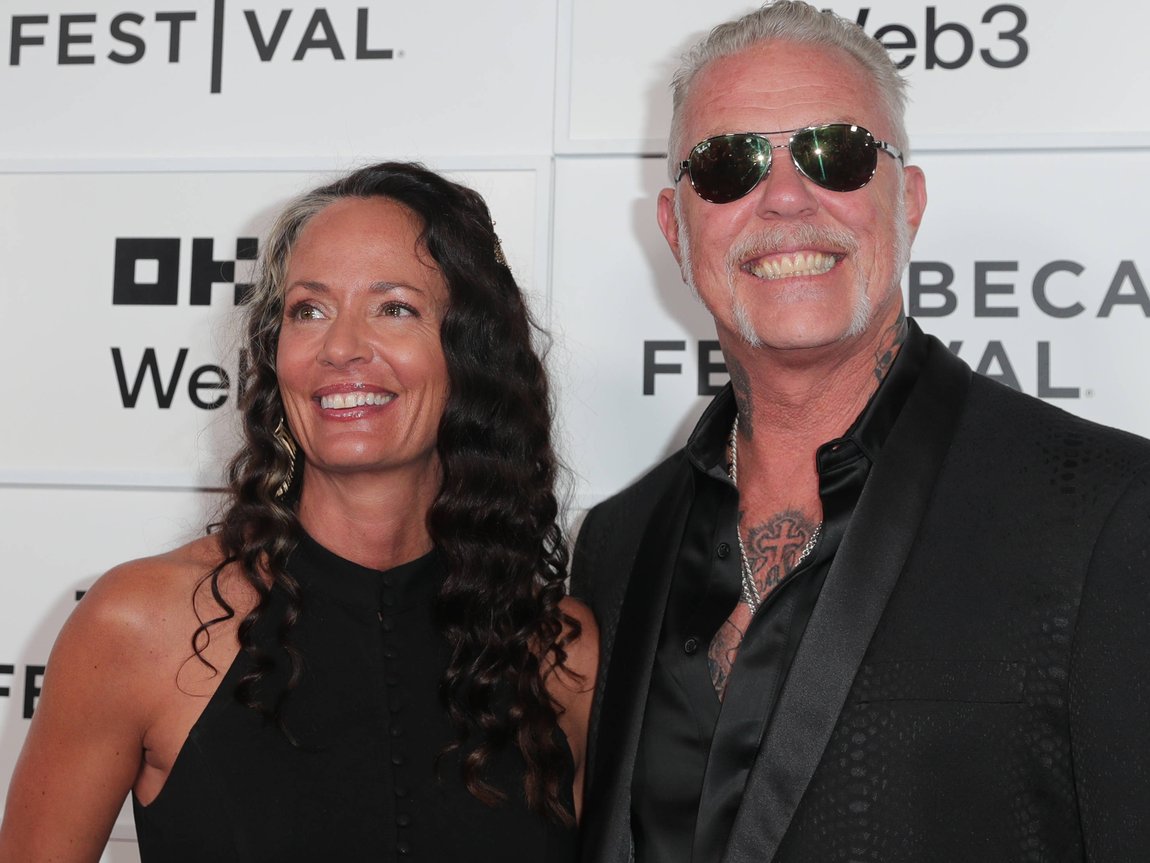 Metallica singer James Hetfield proposes underwater