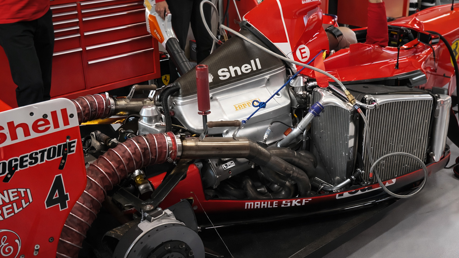 Ferrari Formula 1 car showcases V10 engine sound
