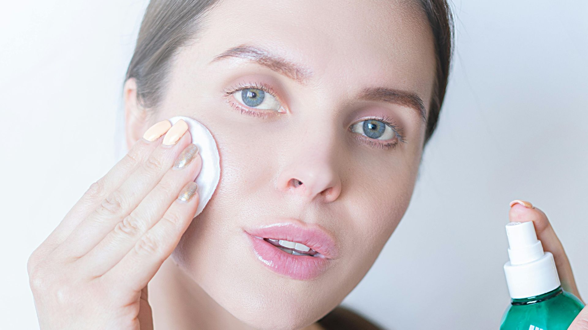 10 signs your skin is overhydrated & 10 signs it needs more moisture