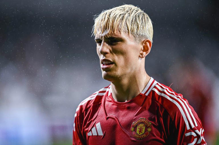 Alejandro Garnacho caught speeding away from Manchester United training ...