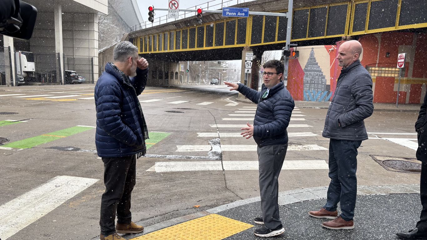 Pittsburgh upgrades downtown bridge with new paint job