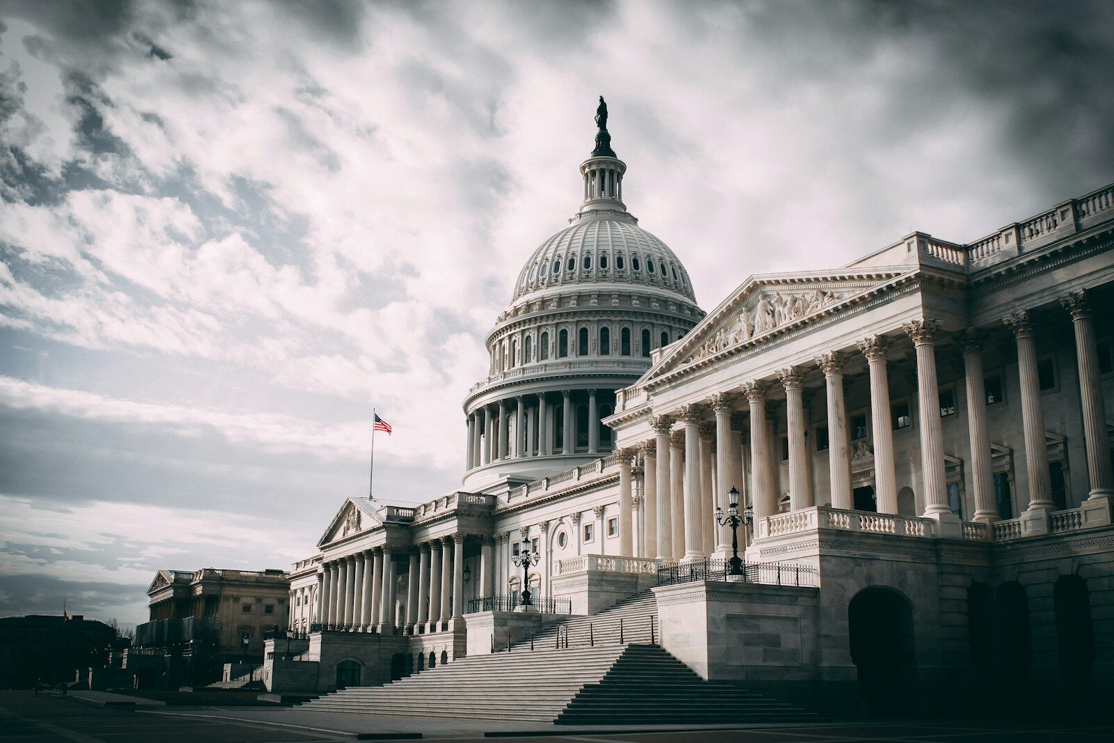 Washington vs. California: The legal fight over the 2035 gas car ban ...