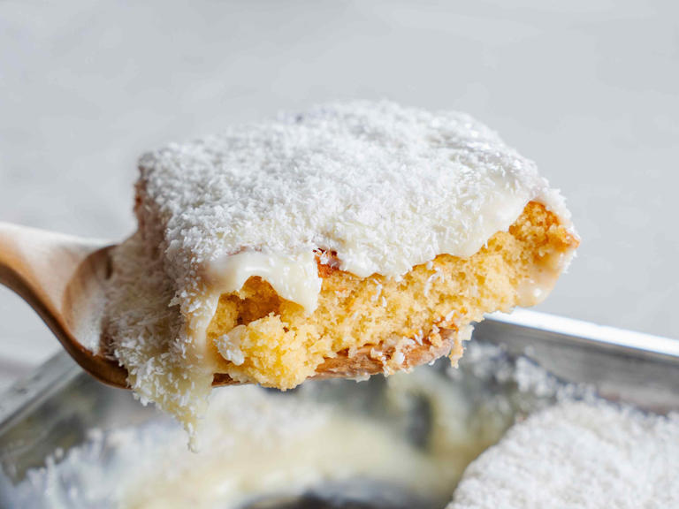 This vintage 4-ingredient cake is one of the most delicious I’ve made