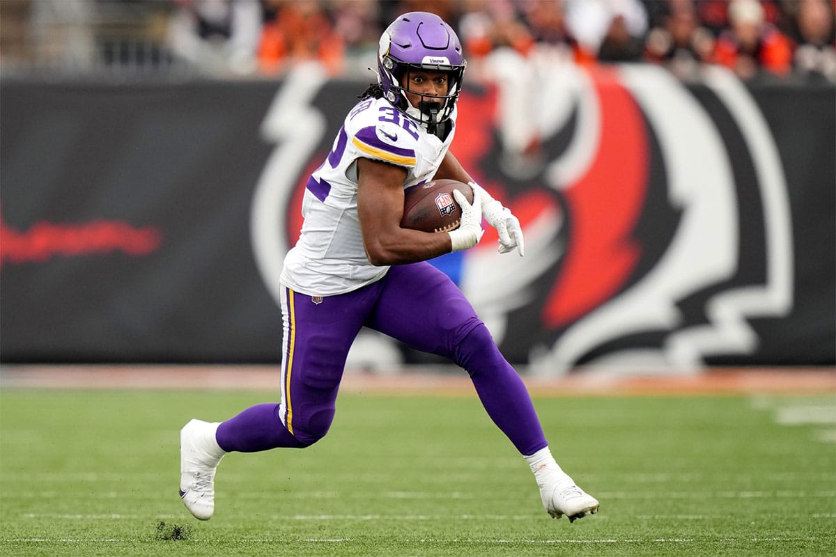 Saints’ latest running back signing hints at Alvin Kamara departure