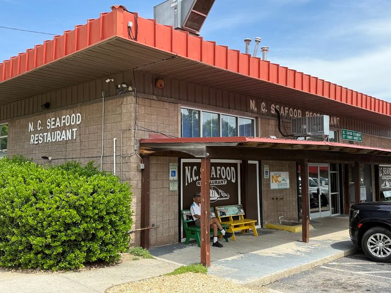 This North Carolina seafood spot at a farmers market has locals coming ...