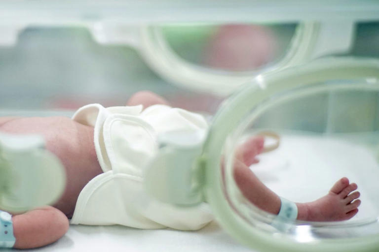 Baby born at 1 lb. goes home after 4 major surgeries and 171-day NICU ...