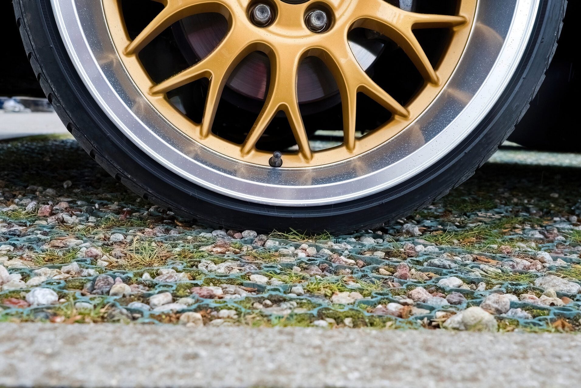 8 popular car accessories that may be destroying your vehicle