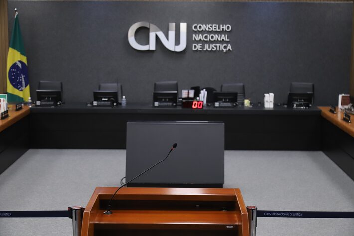 Com aval de Fachin, CNJ mantém penduricalhos para juiz em confronto de ...