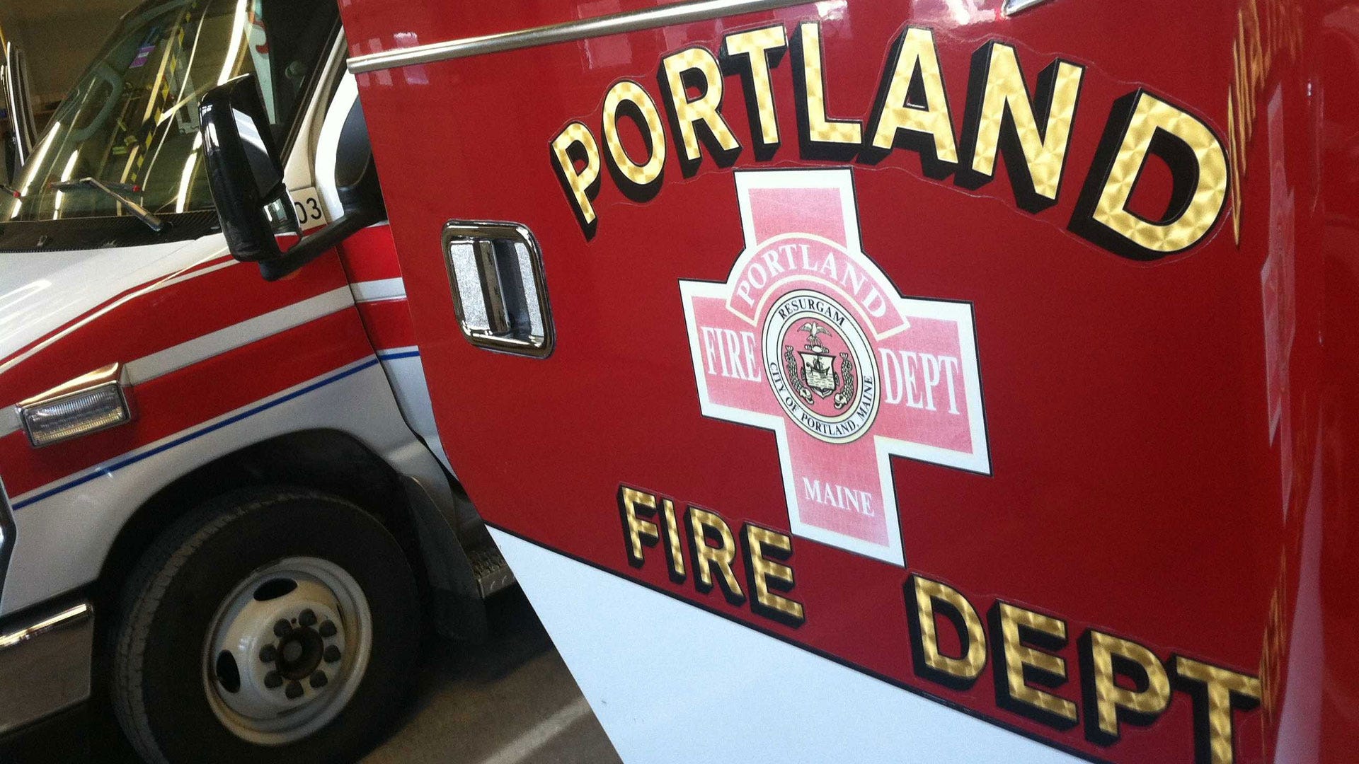 Man falls while using bedsheets to escape apparent arson in Portland, Maine