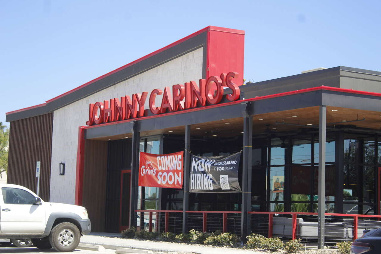 After fire, Johnny Carino’s returns to Laredo with updated design