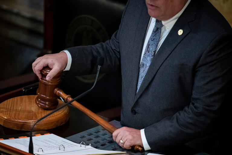 KY lawmakers override each Beshear veto as 2026 session winds down