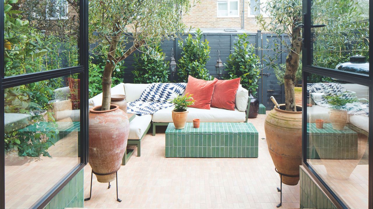 5 of the best Mediterranean plants for pots – feel like you're on ...