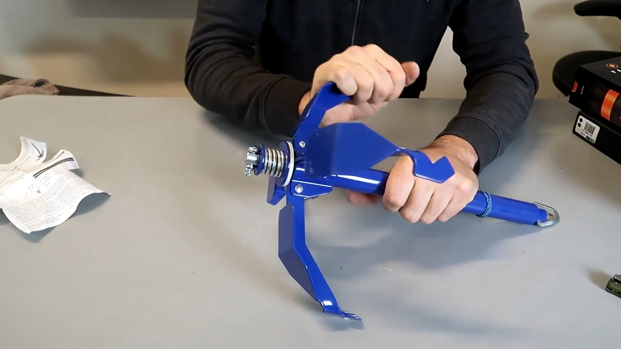 It fits in your pocket - the folding harpoon that looks fake